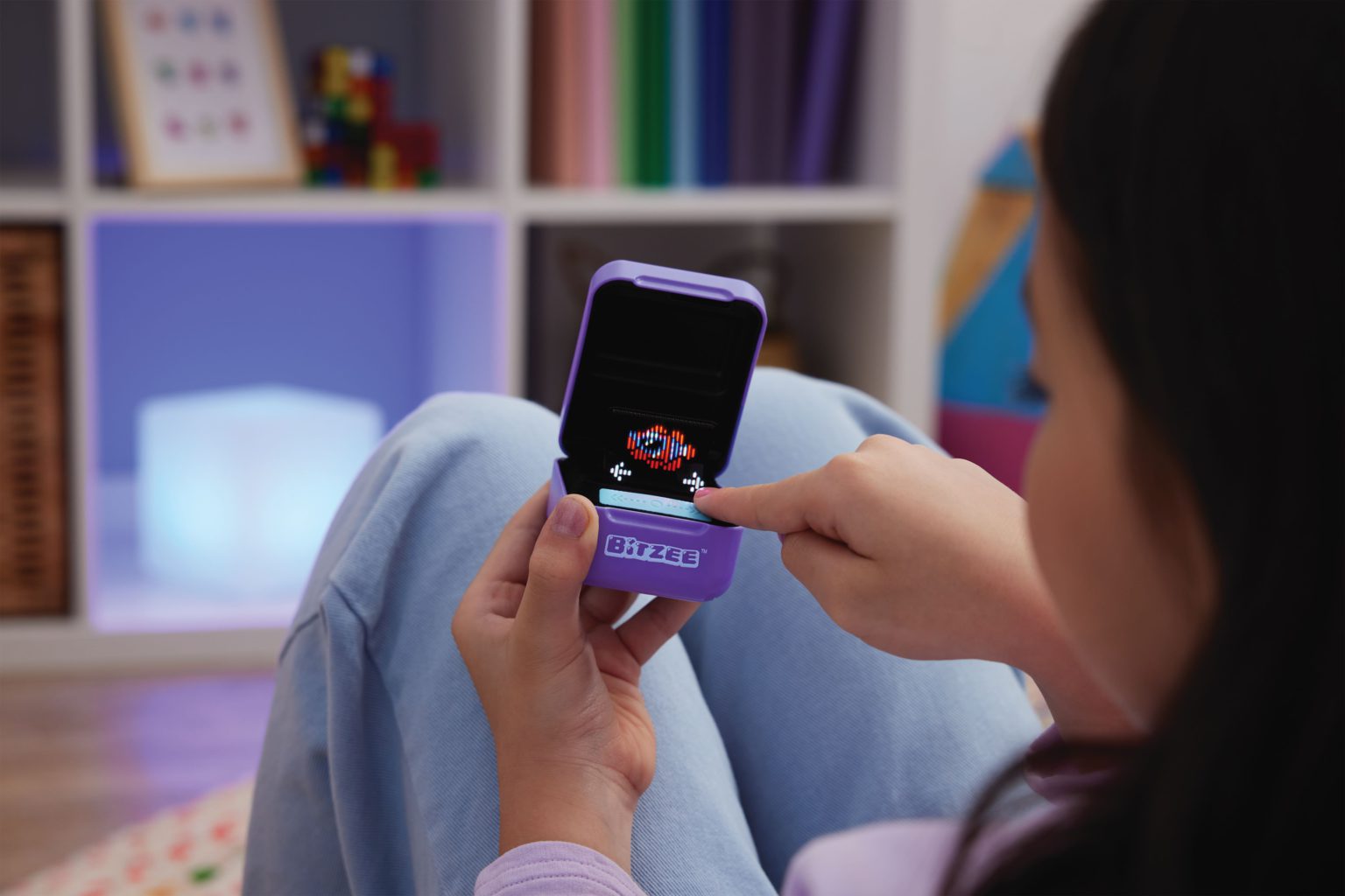 Bitzee, il Tamagotchi 30 anni dopo. Cuccioli olografici da accarezzare